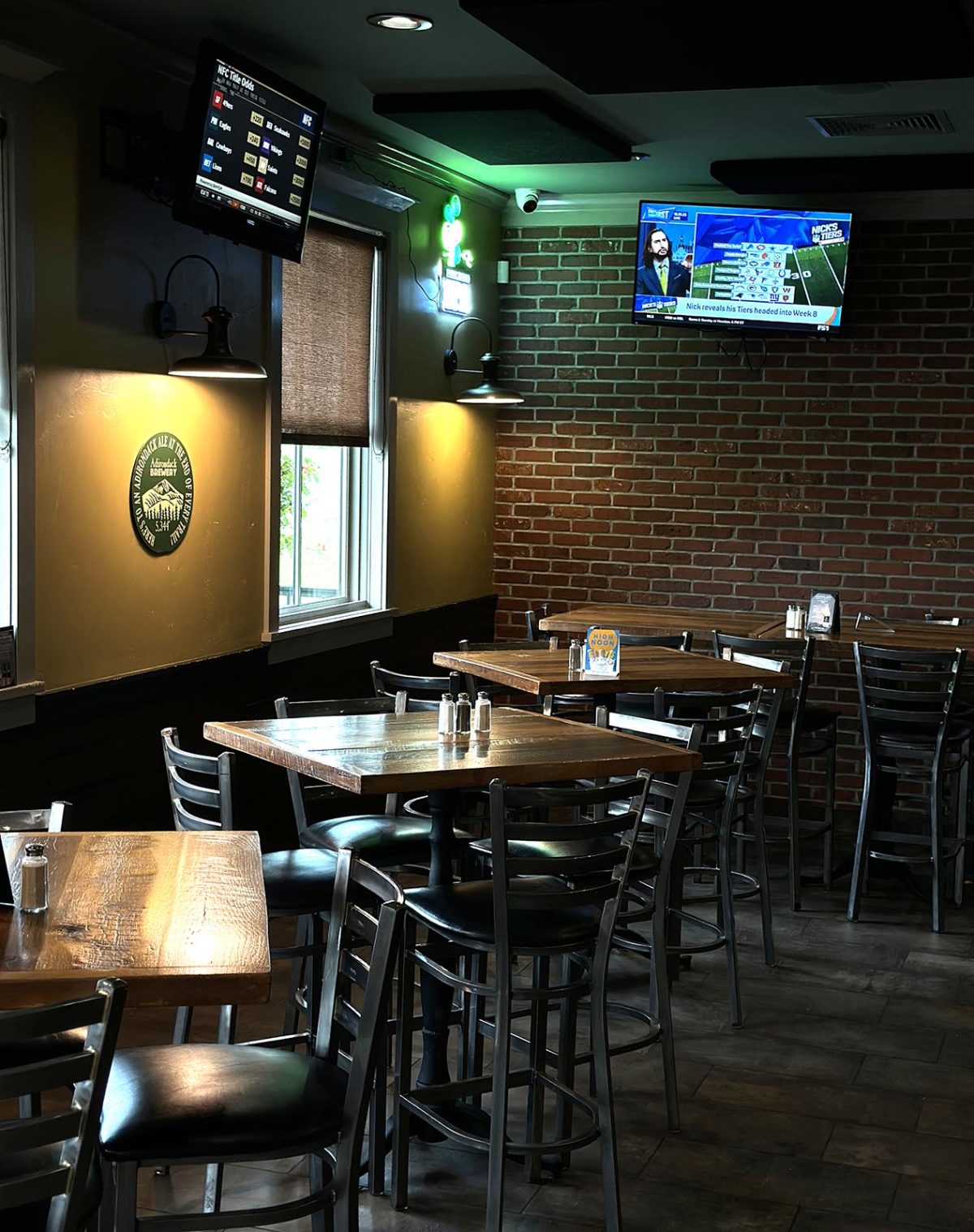 Track 32 Italian Pub | Restaurant/Bar | Feura Bush, Selkirk, Glenmont ...